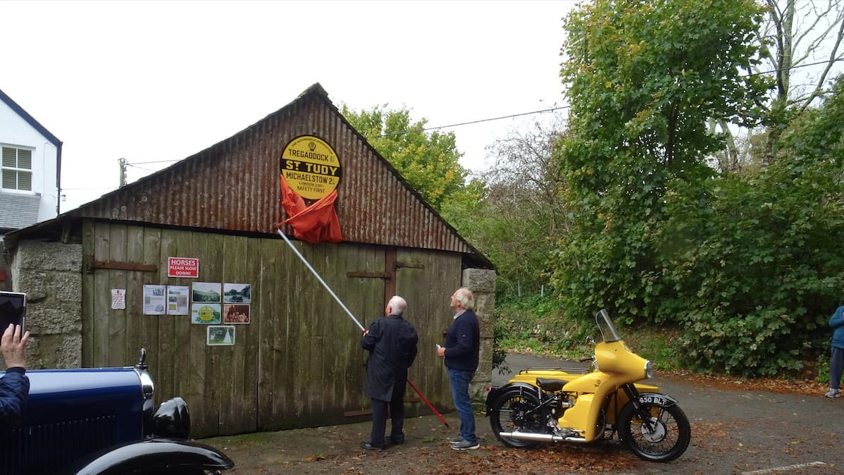 Historical motoring sign replica unveiled in St Tudy | bude-today.co.uk