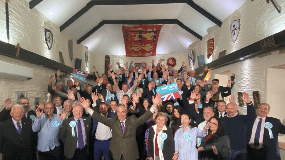 Nigel Farage visits Camelford as Reform claim to 'save Cornwall' | bude ...